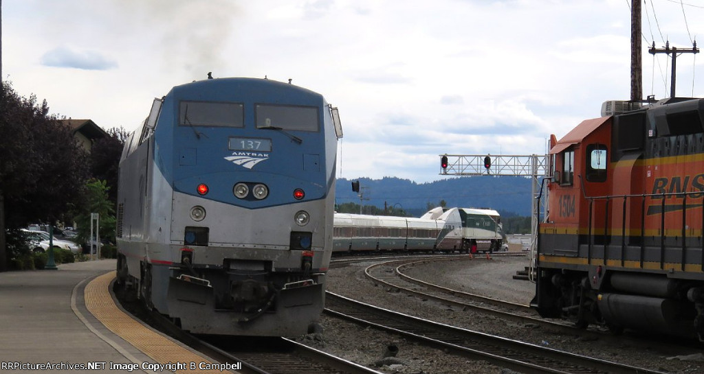 AMTK 137 through AMTK 90251 pass BNSF 1504